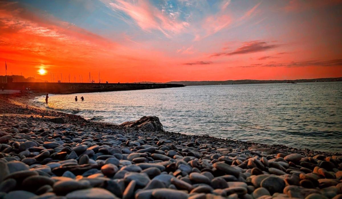 Stunning sunset over Brixham's Breakwater Beach wins nationwide photo ...
