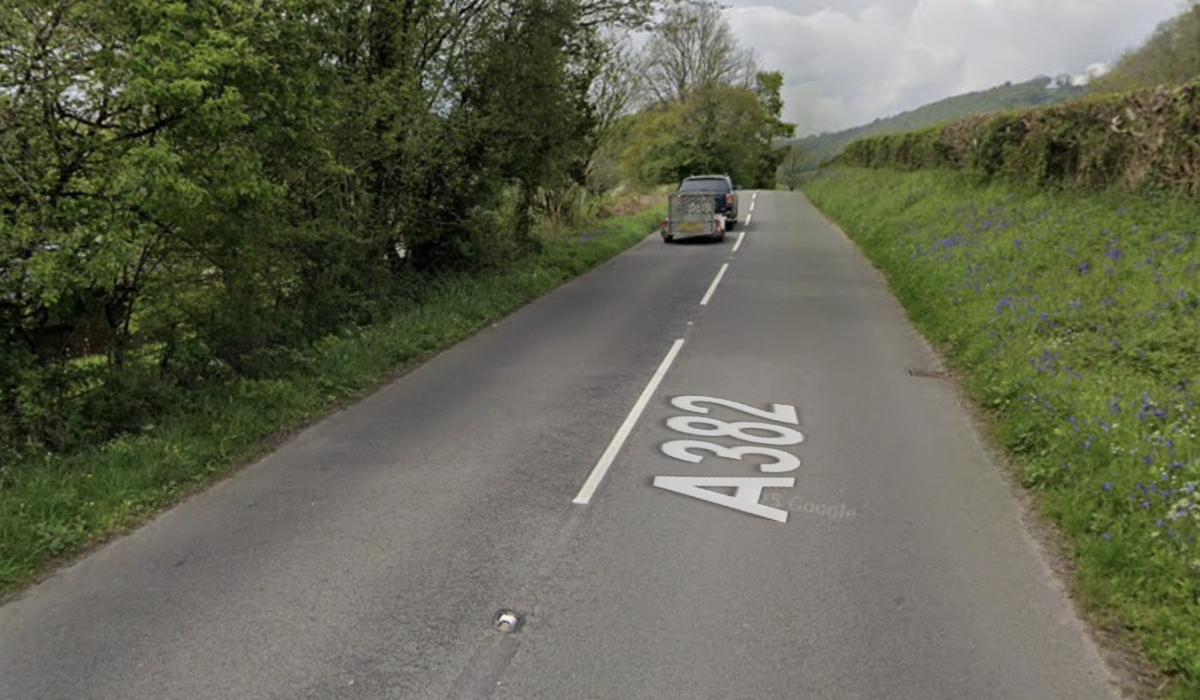 LIVE: A382 blocked in both directions with traffic slow-moving - North ...