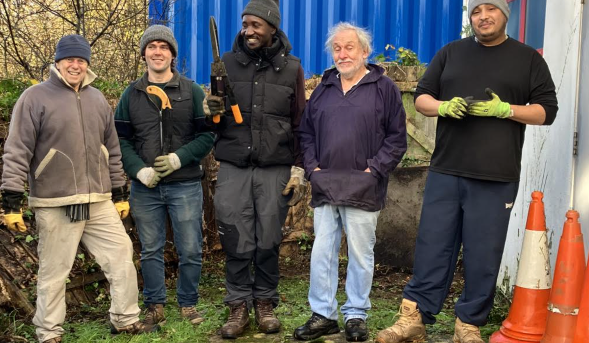 Bovey Tracey volunteers begin green makeover for local community centre ...