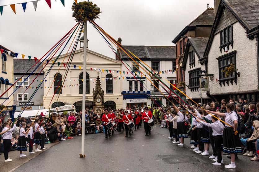 Pictures: Torrington Mayfair brings the crowds and defies the weather ...