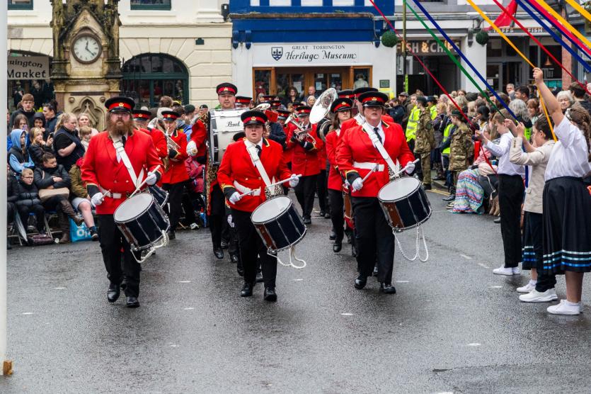 Pictures: Torrington Mayfair brings the crowds and defies the weather ...