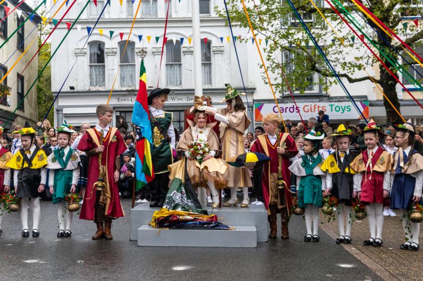 Pictures: Torrington Mayfair brings the crowds and defies the weather ...