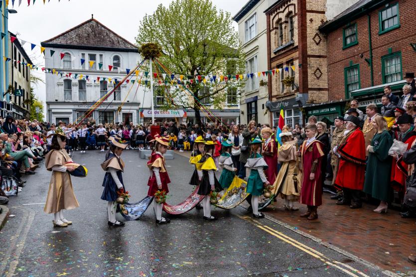 Pictures: Torrington Mayfair brings the crowds and defies the weather ...