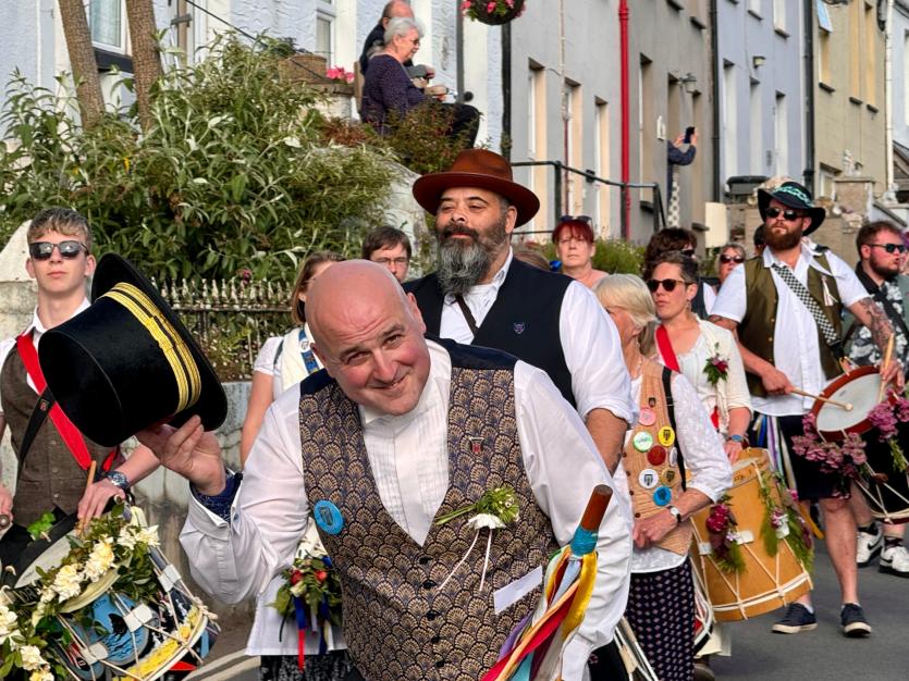Pictures: Combe Martin hunts the Earl of Rone - Photo 1 of 37 - North ...