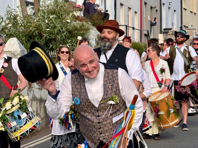 Pictures: Combe Martin hunts the Earl of Rone - Photo 1 of 37 - North ...