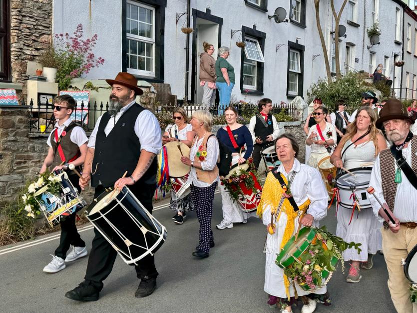 Pictures: Combe Martin hunts the Earl of Rone - Photo 1 of 37 - North ...