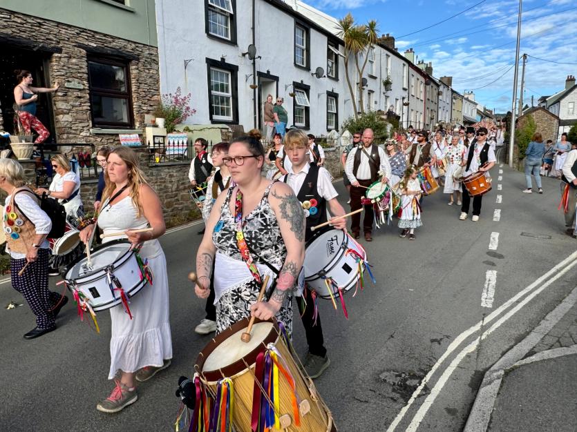 Pictures: Combe Martin hunts the Earl of Rone - Photo 1 of 37 - North ...
