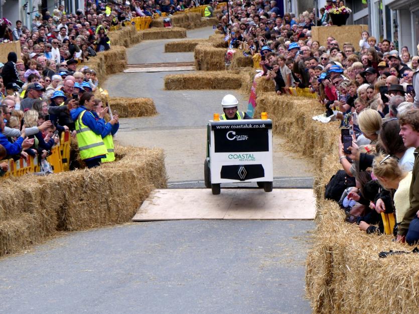The balls come off at riotous Bideford Soapbox Derby 2025 - Photo 1 of ...