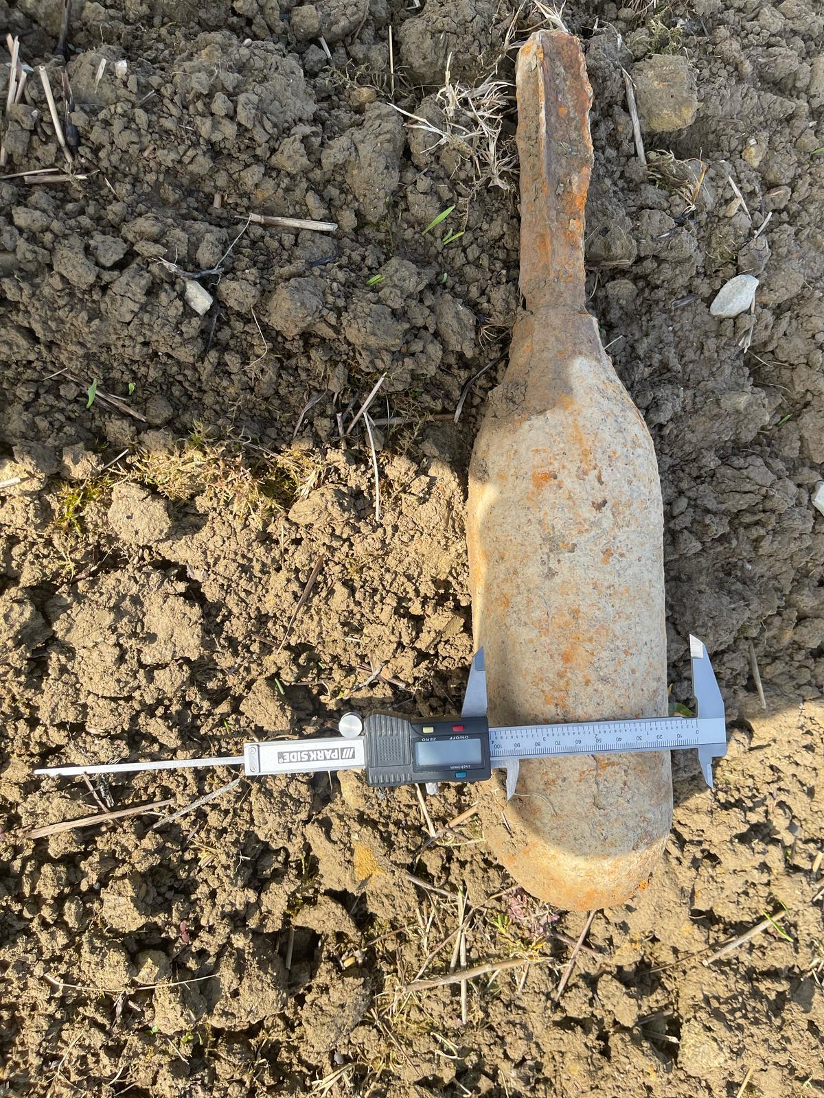 Bomb disposal called to wartime mortar shell found in South Molton ...