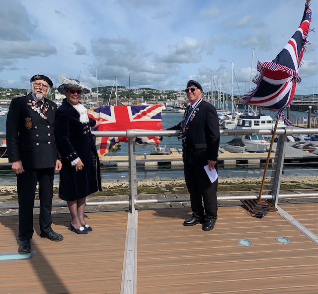 Torquay falls silent to honour D-Day heroes - Torbay Today