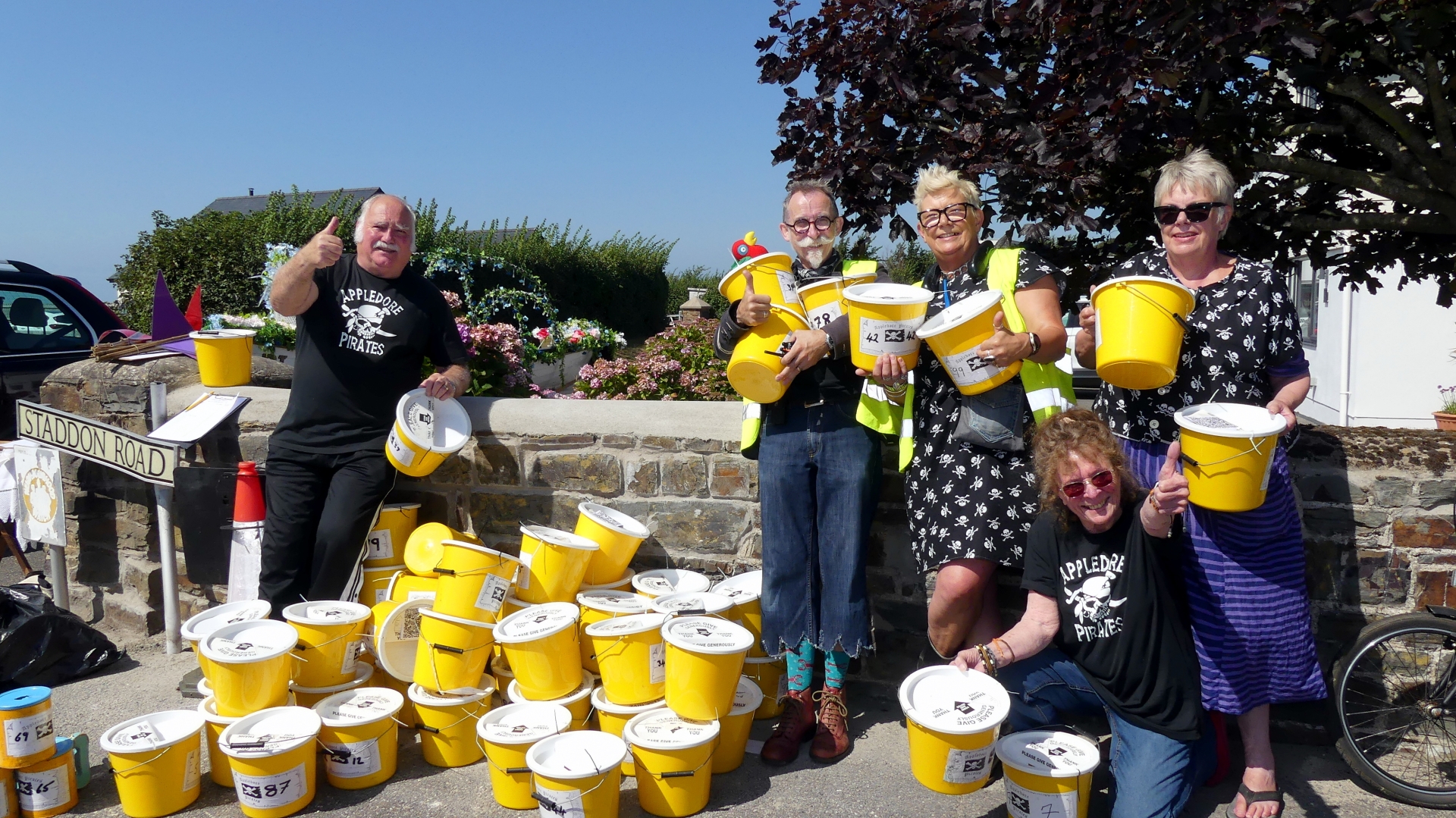 Pictures: Pirates pull together for another Appledore carnival ...