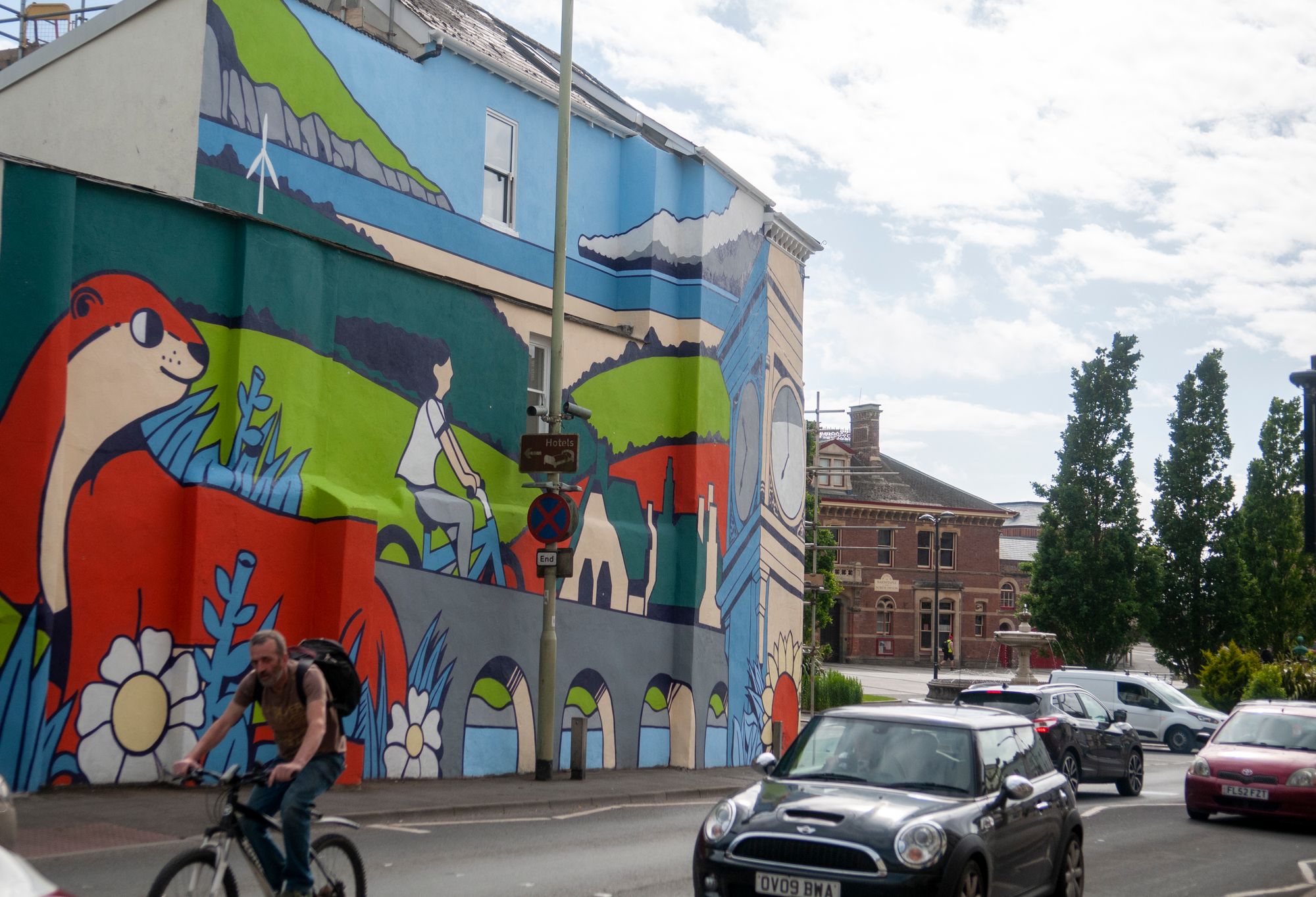 PICTURES: Artist Richt reveals incredible new mural for Barnstaple ...