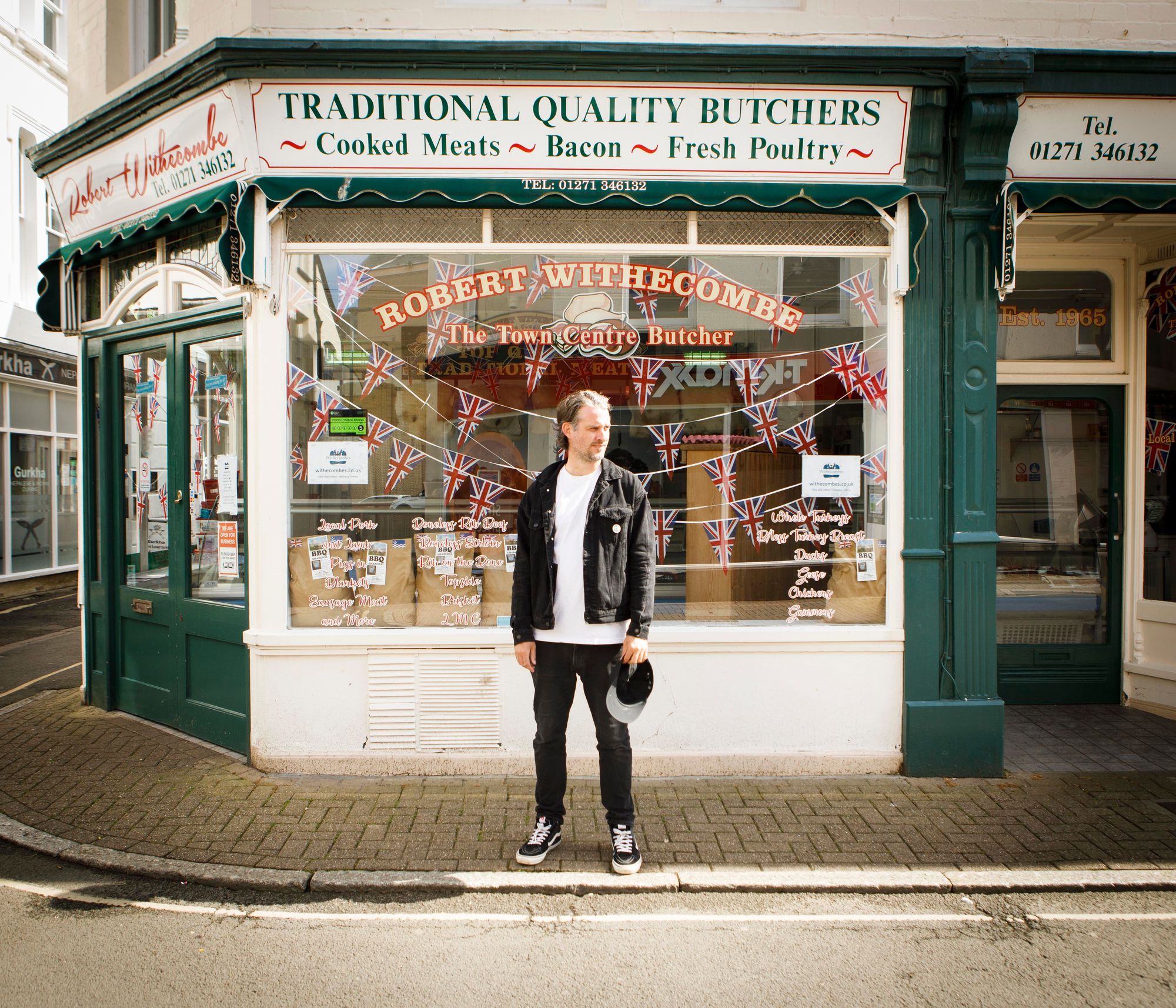 PICTURES: Artist Richt reveals incredible new mural for Barnstaple - North Devon Today