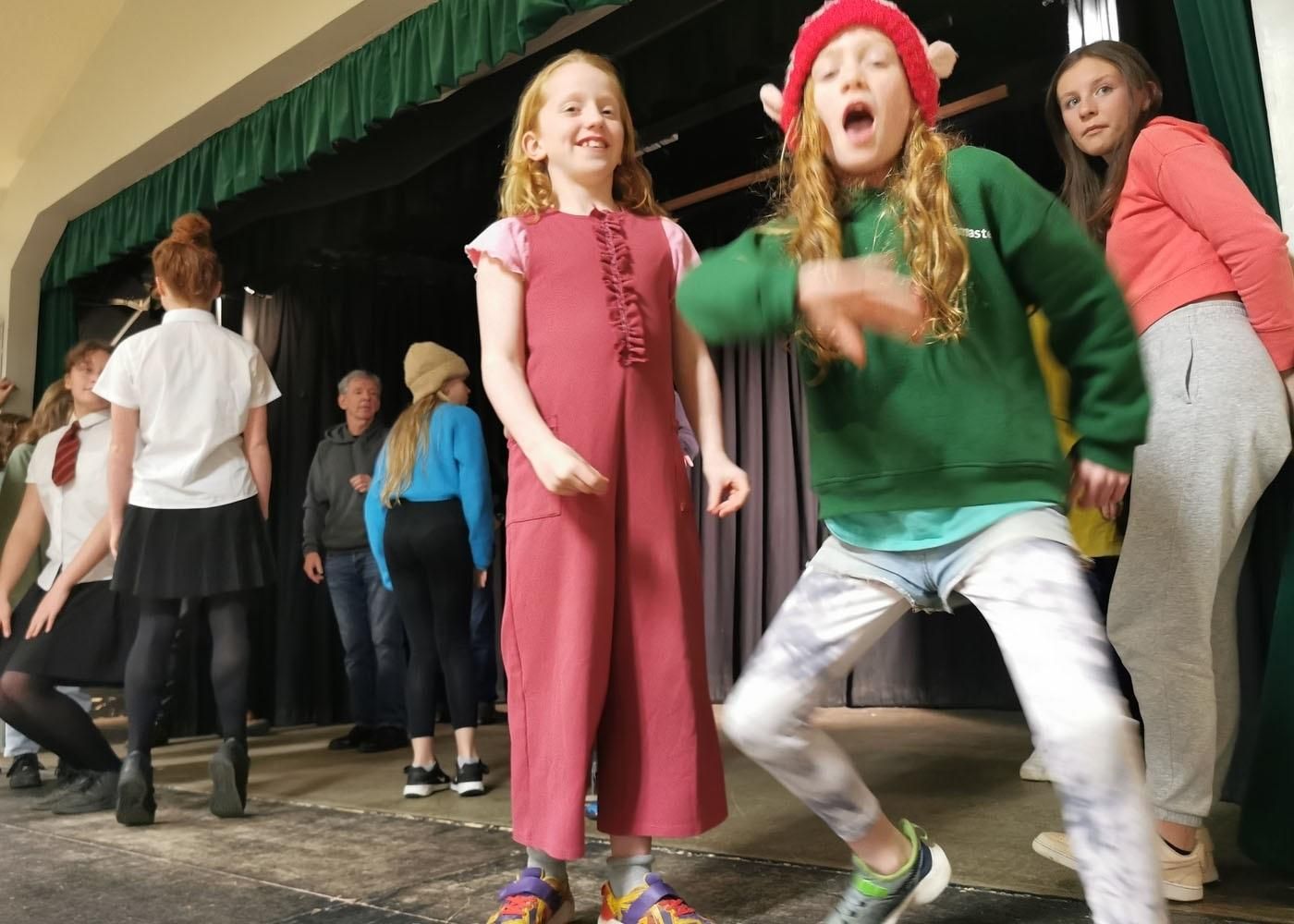 Croyde Pantomime takes on Cinderella in all-singing all-dancing ...
