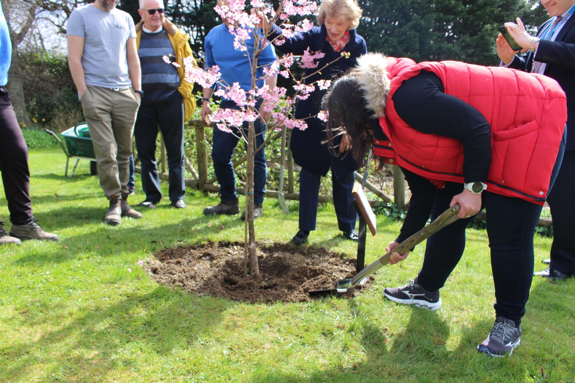 Hero Jade plants tree at hospice in memory of Her Majesty - North Devon ...